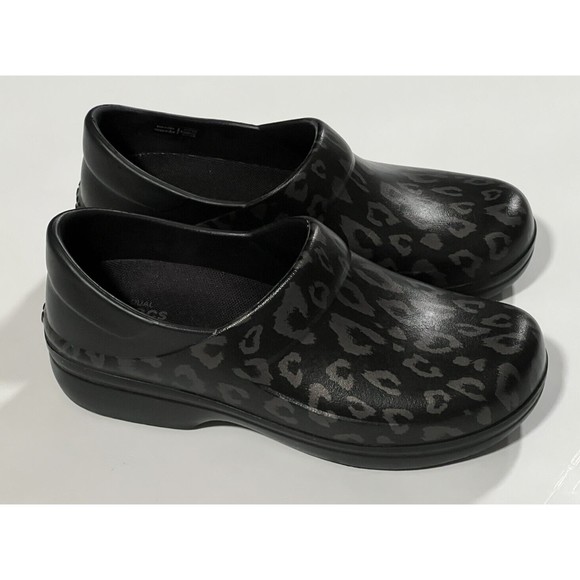 CROCS | Shoes | Crocs Dual Comfort Black Nursing Work Clogs Nonslip ...